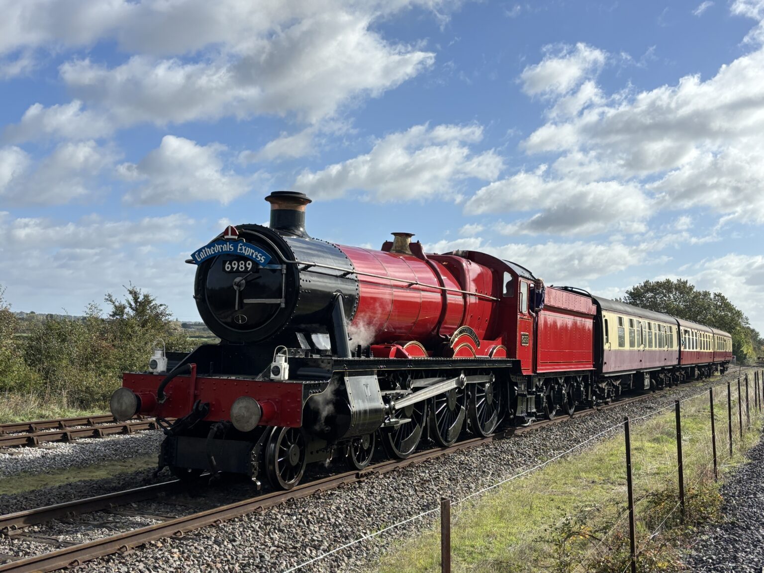 Wightwick Hall to steam here in new red livery! – Buckinghamshire ...